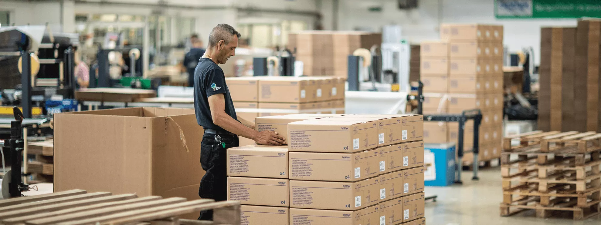 Enhance Factory Efficiency with Automated Pallet Labeling | Brother ...